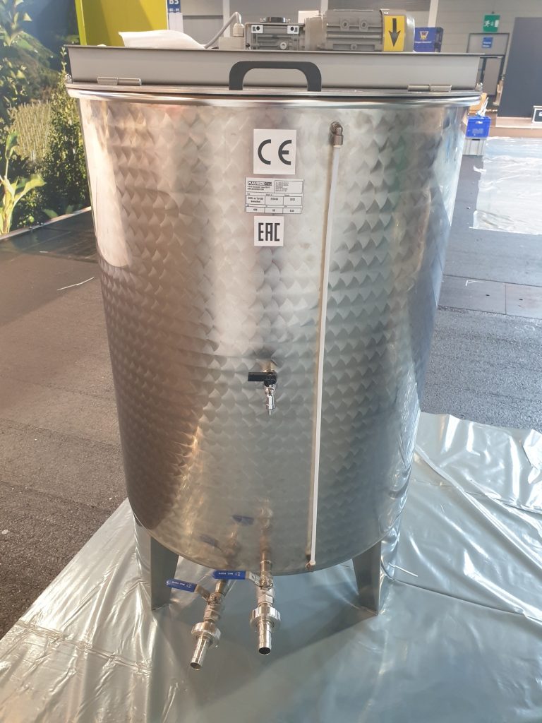 Cisterna Inox 2000 L Cu Mixer - Agitator - Amestecator - GUMAX SRL